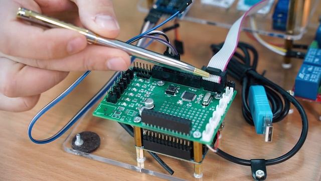 Учебный стенд DTK-1: пример работы с интерфейсом GPIO на микроконтролле AVR ATmega328P