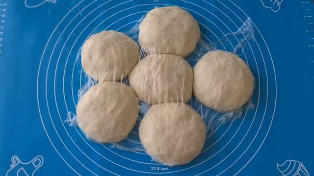 Как ЗА КОПЕЙКИ Вкусно НАКОРМИТЬ СЕМЬЮ_ Раскатываю руками и скалка не нужна! Манка + Мука + Кипяток!