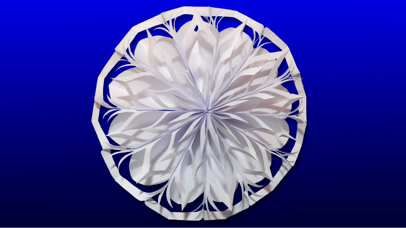 Объемная снежинка из бумаги для украшения на Новый год и Рождество