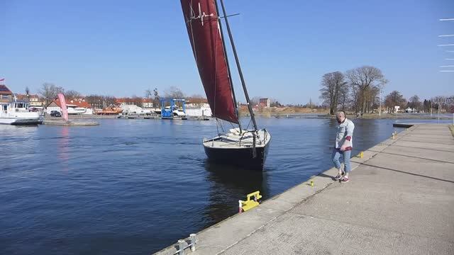 Техника управления парусным судном - Швартовка - На автопилоте