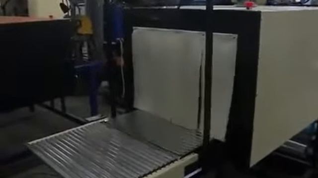 Термоусадочная упаковка кефира-(360p30).webm