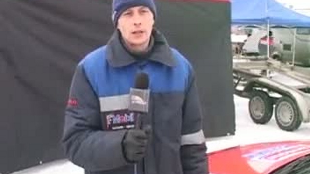 гонщик Шульмейстер на ледовой трассе
