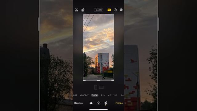Как сделать любое изображение под обои в iOS 16