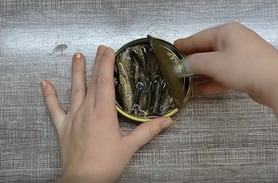 Беру БАНКУ ШПРОТ и готовлю гениальную закуску НА НОВЫЙ ГОД.