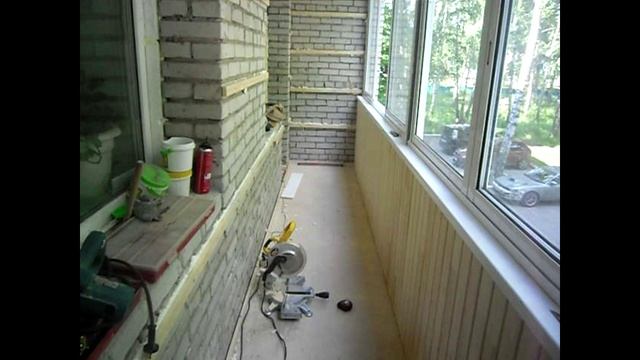 Как можно преобразить заброшенный балкон в удивительное помещение с помощью обычной вагонки.