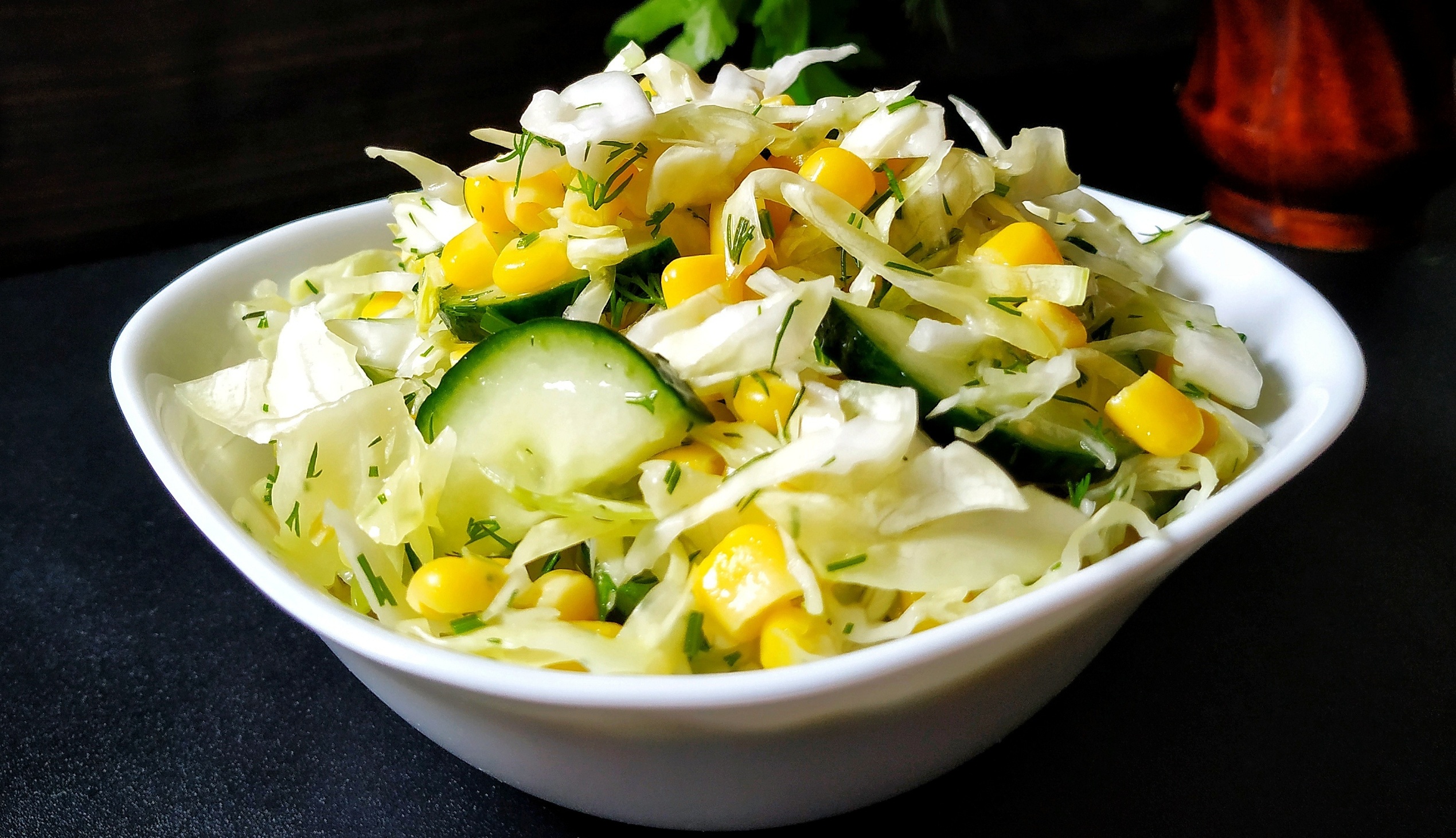 Салат из КАПУСТЫ с ОГУРЦОМ и КУКУРУЗОЙ Весенний салат