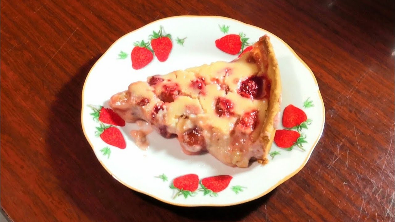 Пирог со сметанной заливкой и ягодами?