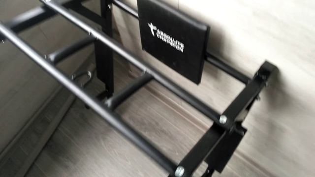 Спорт уголок на лоджии. Теплый балкон для работы и отдыха. Отделка ламинатом стен и пола. Турник.