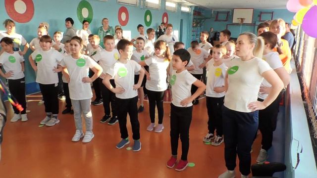 Разминка на спортивном семейном празднике