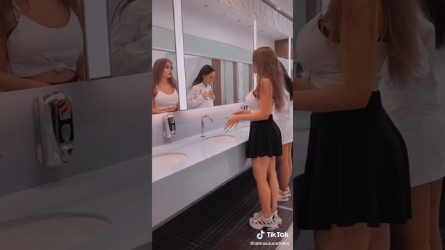 Куда она посмотрела? подпишися? #пранк#prank#реакции#reaction#Незабудни#fypシ#рекомендации.mp4