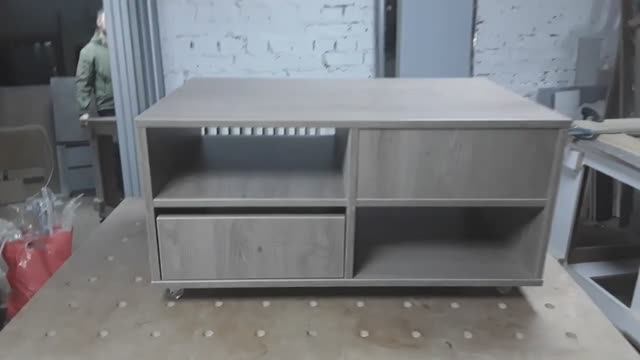 Журнальный стол на колесах с двумя ящиками