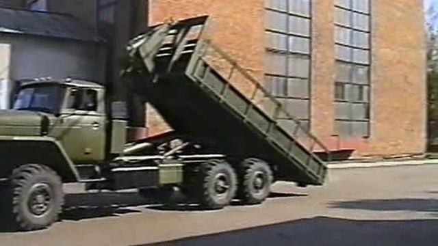 Бортовой Урал-4320, который совсем и не бортовой