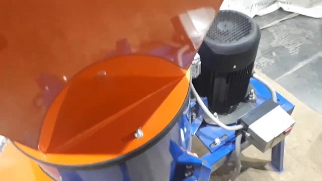 Дробилка измельчитель МИ-600+ дробление ПЭТ бутылки сетка 12 мм.mp4