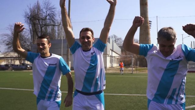 Мотивирующий видео-ролик "ДАЙ ПЯТЬ" с участием сотрудников для открытия конференции бренда