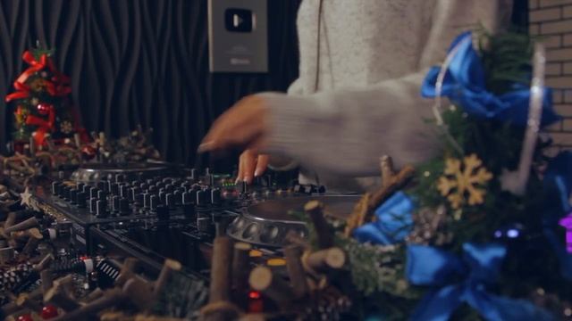 Miss Monique - MiMo Weekly Podcast 024 [Progressive House_ Melodic Techno DJ Mix]