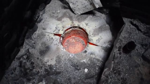 Боковая крышка мотора отливки алюминия с использованием песчаной формы с удивительными навыками.mp4