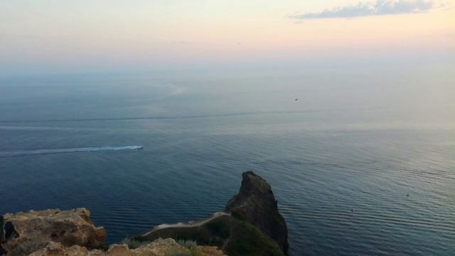 Мыс Фиолент, закат и бескрайнее море.