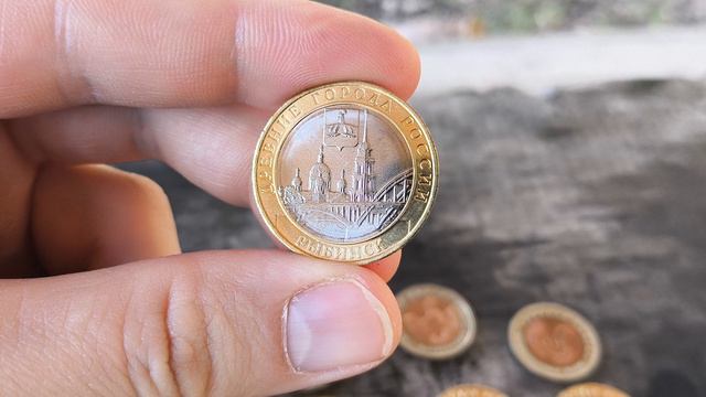 Быстрый обзор биметаллических монет в коллекции.