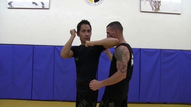 Академия Муай Боран. Локоть с разворота, ч.1