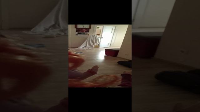 грени хозяйничает дома у Алёнки