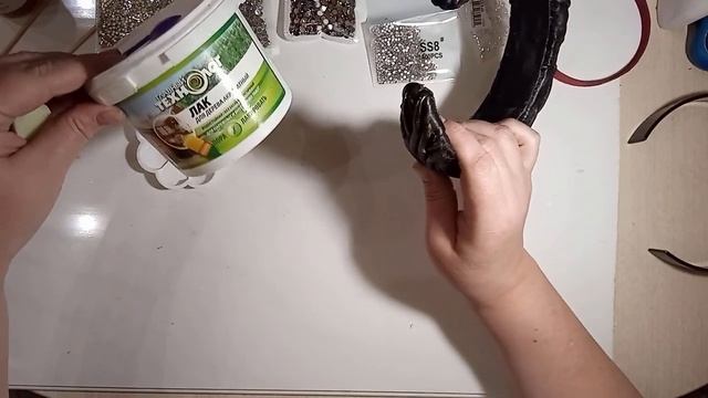 Получился красивый ободок из кожи и страз , своими руками . Часть 2