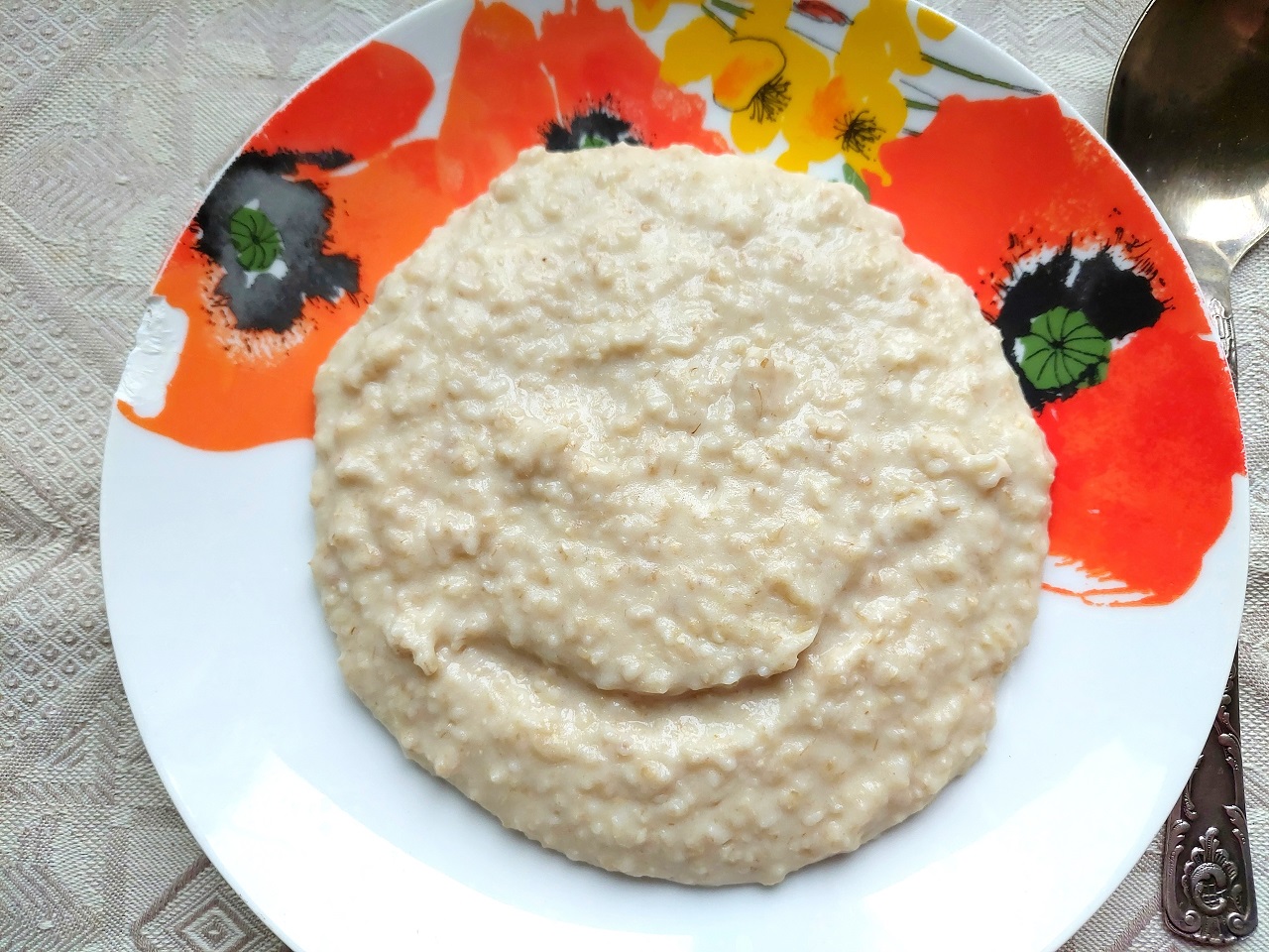 Каша из овсяной крупы с картофелем. Может претендовать на вкусный и полезный завтрак.