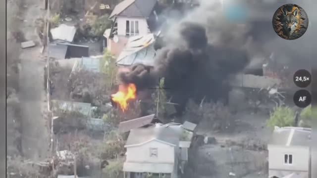 Штурмовые группы ВДВ и артиллеристы ведут операцию по вытеснению врага с нашей территории.