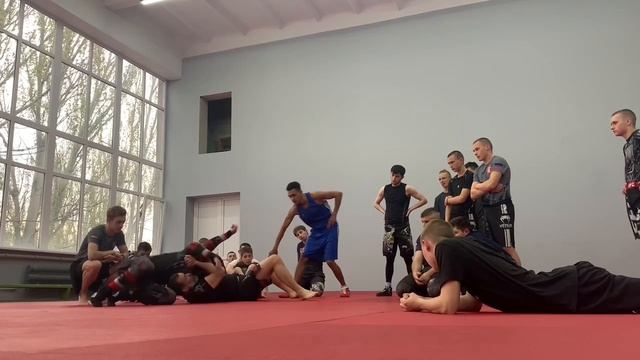 В клубе «Ратник» прошла открытая тренировка по ММА с В. Потатушкиным (апрель 2023).