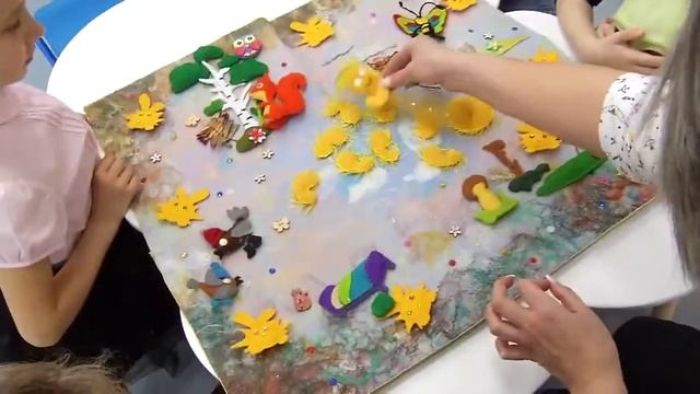 Однажды дятел проснулся от сильного голода...