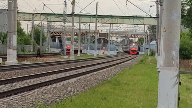 Электропоезд ЭД4М-0481 РЭКС сообщение Москва-Казанская – Раменское на платформе Косино