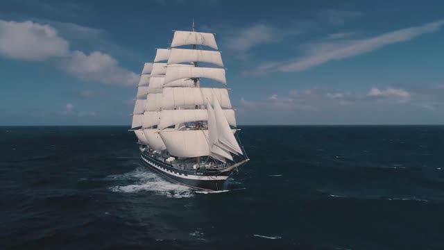 Отданы швартовы