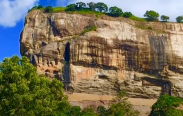 Сигирия древний город для Богов или львиная скала это врата Богов.