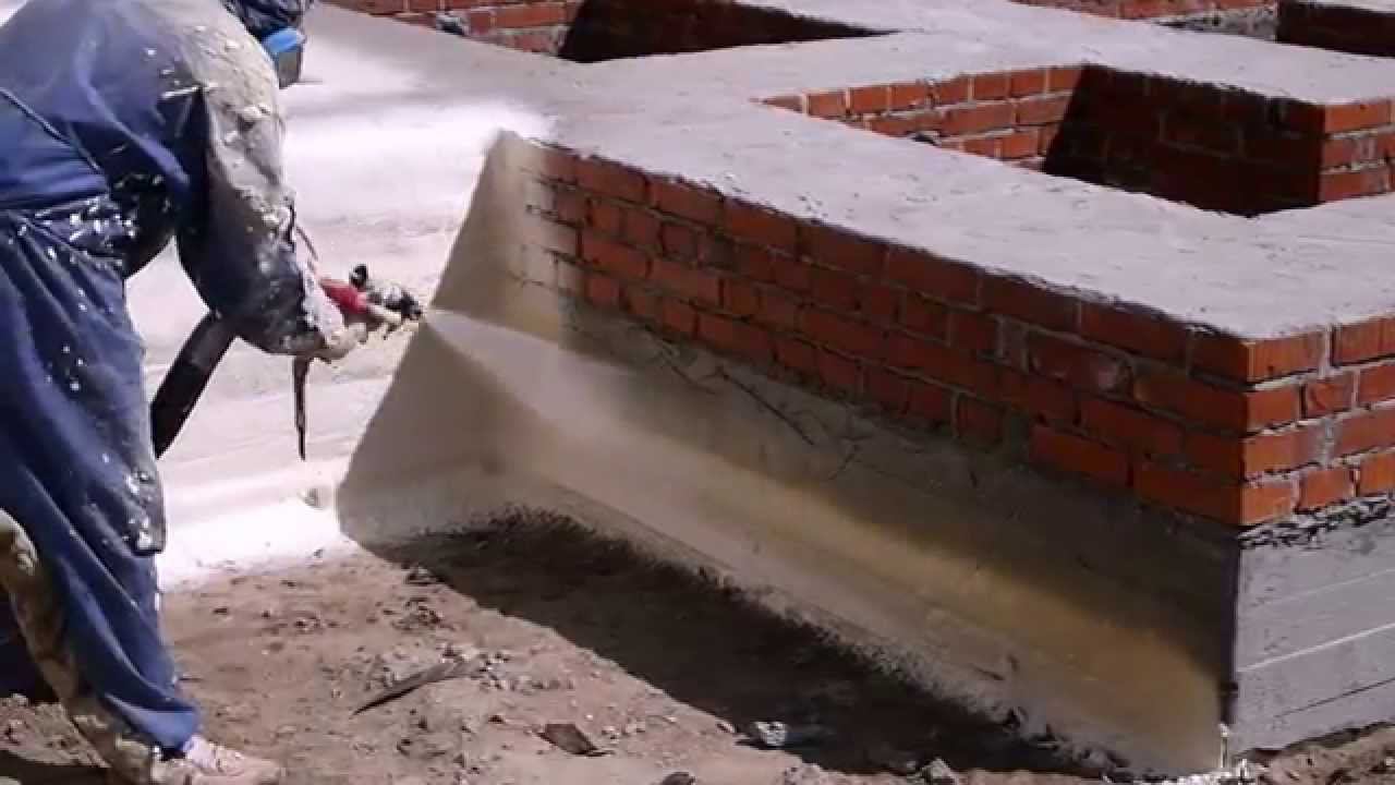 Долговечная гидроизоляция и утепление фундамента методом напыления строительных полимеров