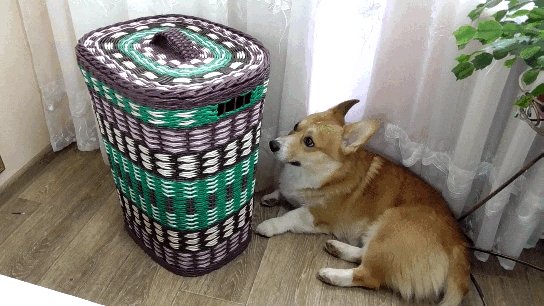 Бельевая корзина из остатков газетных трубочек