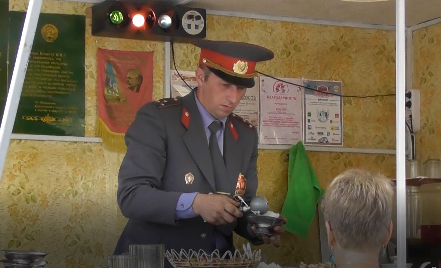 ретро кафе ГАИ в Великом Новгороде, на выставке ретроавтомобилей, 28.08.2022