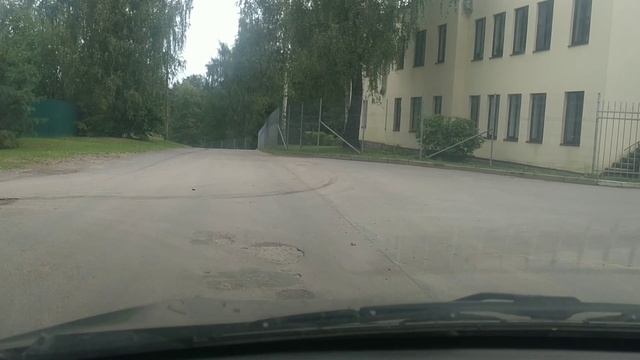 Выезд с закрытой территории, пансионата за двойным забором