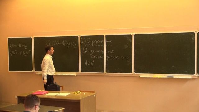 Квантовая теория поля как задача по теории операторов. Лекция 9