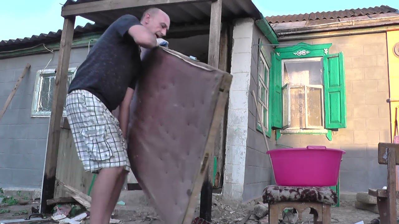 12 серия. Покраска постепенно перетекает в небольшое строительство.