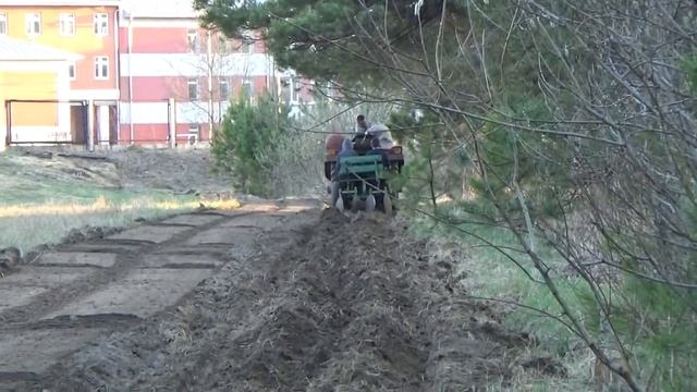 Пробуем почво фрезу по целине ,сломали три ножа,посадили картофель.