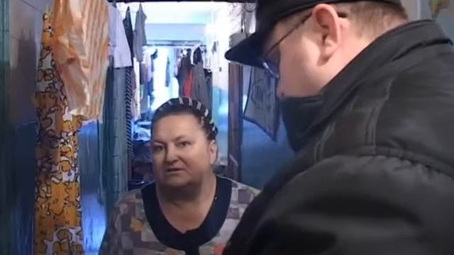 Рейд провели сотрудники Центра коммунальных платежей с неплательщиками. Декабрь 2010 год.