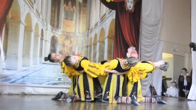 Хореографическая студия "Карусель" / "Молдавский танец" / Концерт "8 марта - день чудес" /05.03.2021