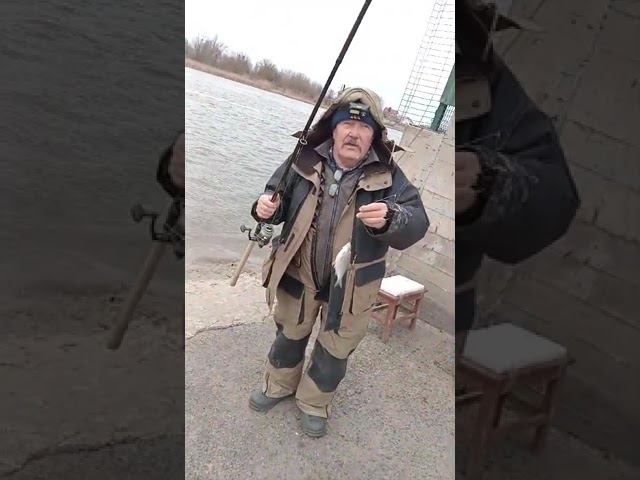 13 марта,мороз,а мы ловим таранку.В Ростове-на-Дону.