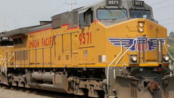 тепловоз UP9571 C44-9W.mp4