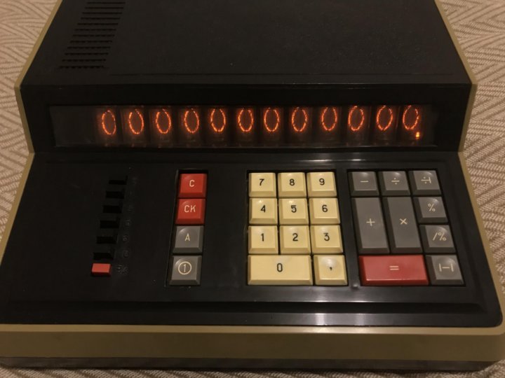 разбор калькулятора Искра 111М.mp4