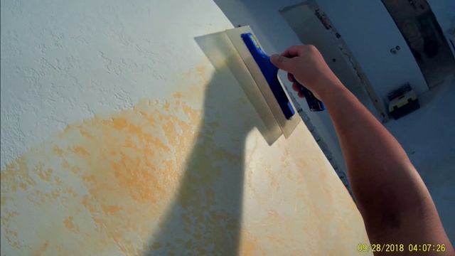 САМАЯ БЮДЖЕТНАЯ ОТДЕЛКА СТЕН КОРИДОРА третья часть.mp4