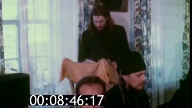 о.Василий(Росляков)читает Евангелие в трапезной.mp4