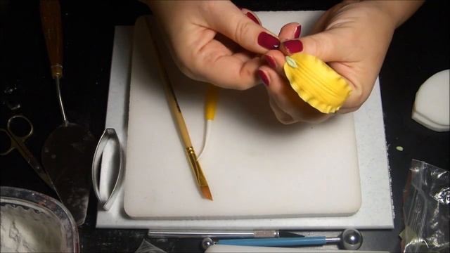 Цветы из мастики. Азиатские лилии.