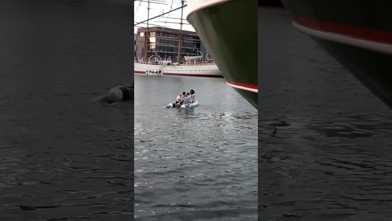 пьяные на лодке