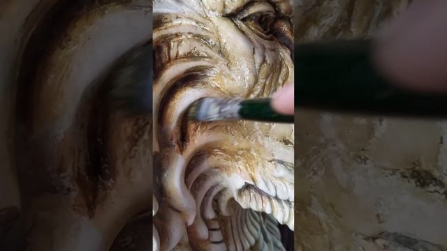 Скульптура льва. Декоративная тонировка. Вощение