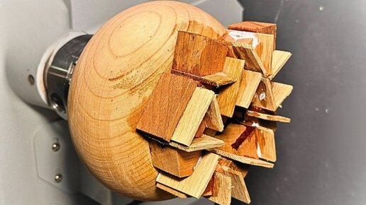 Наклеил обрезки из отходов на заготовку. И крутанул, что получится.